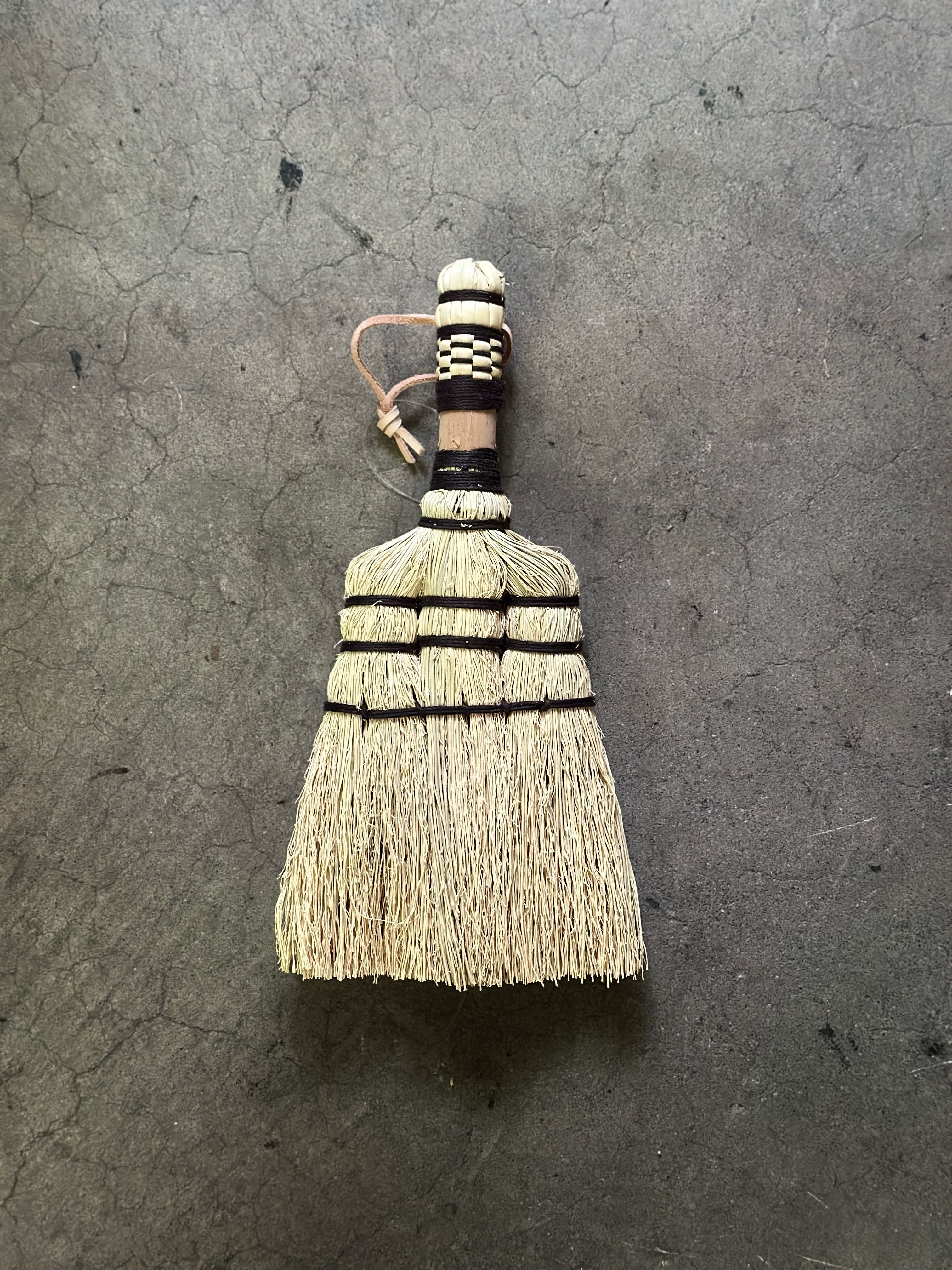 Sorghum Short Small Hand Broom – THE PLANT SOCIETY